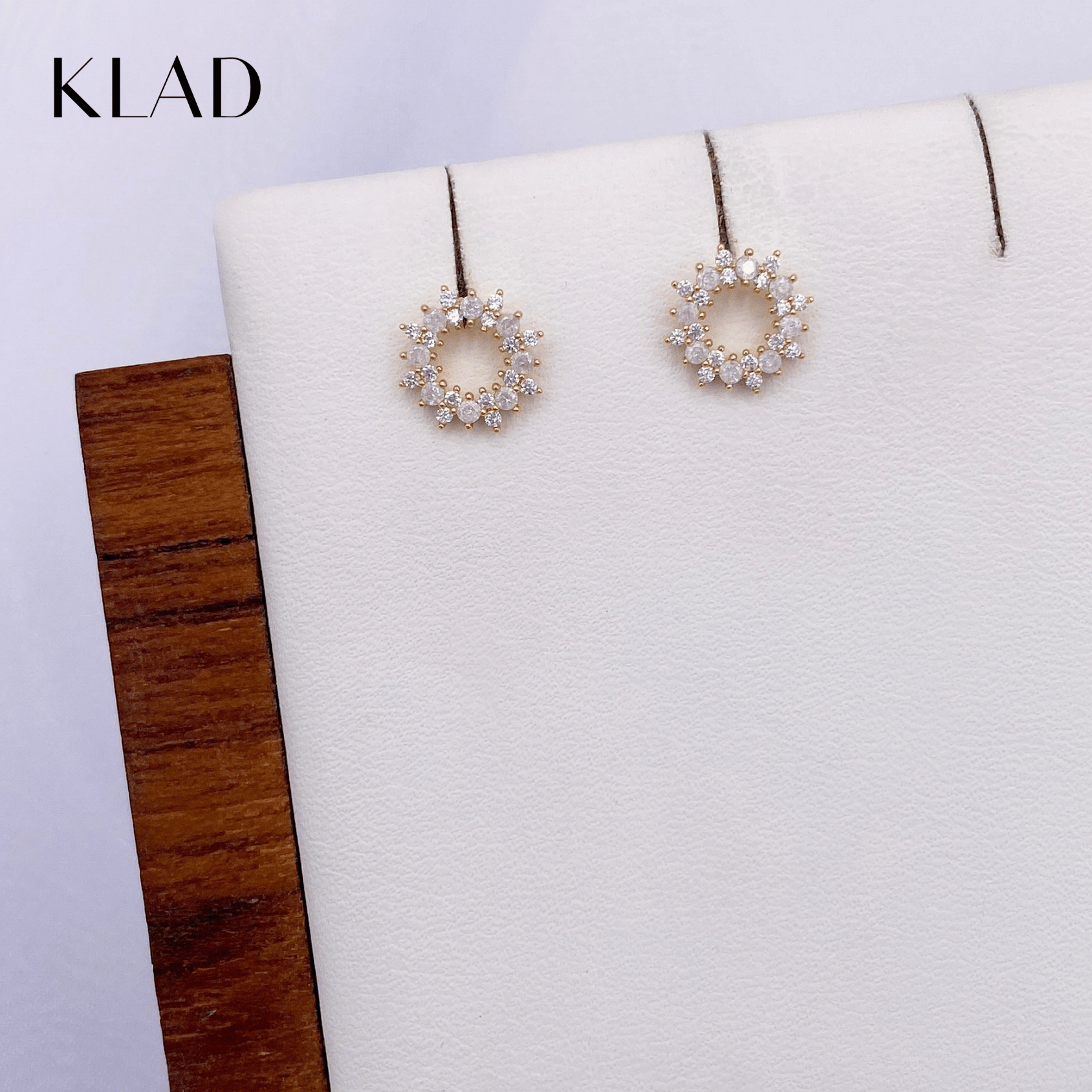Jonina Earrings in Gold – The Official KLAD